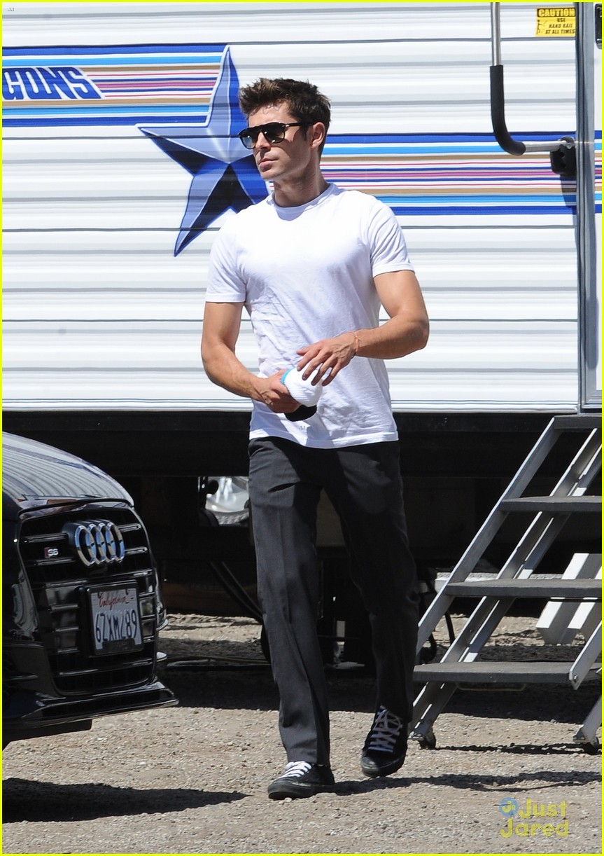 Zac Efron Switches into a Suit on 'We Are Your Friends' Set | Photo ...