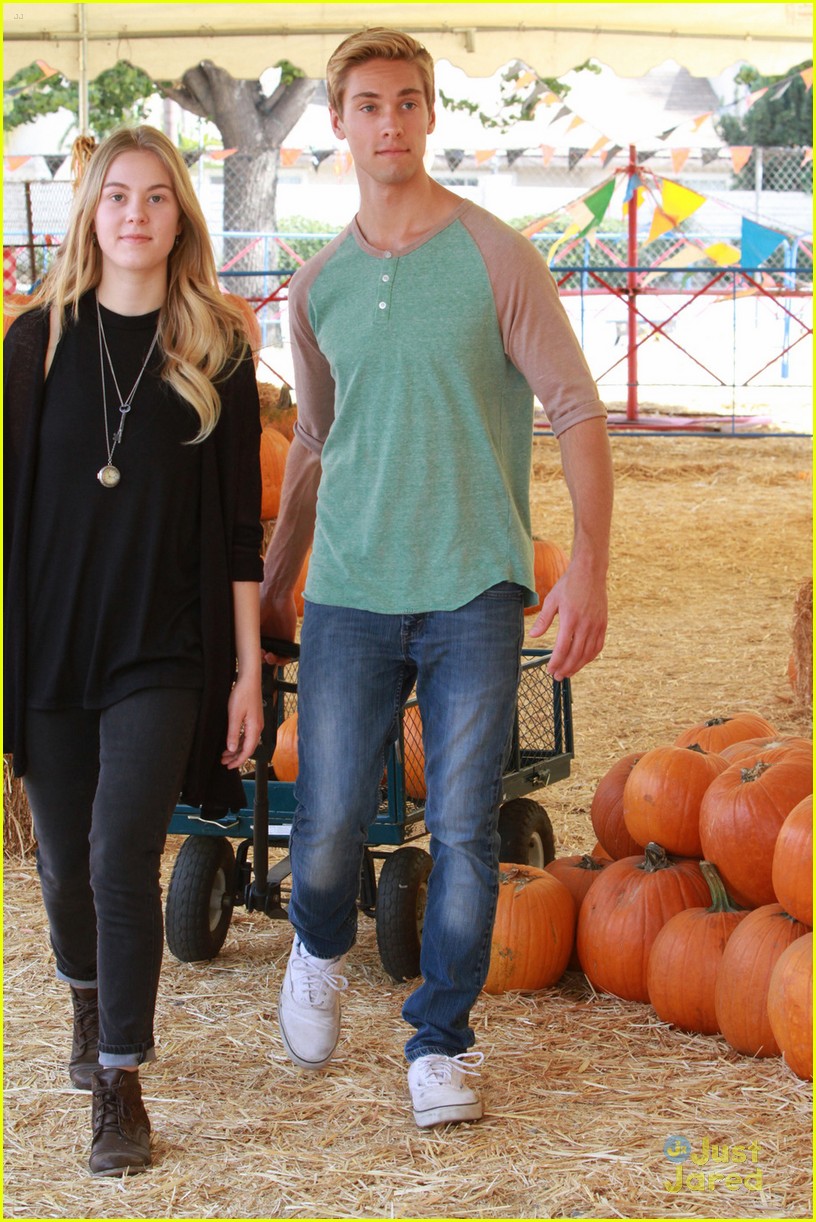Austin North & Sister Lauren Pick Up Pumpkins | Photo 733394 - Photo ...