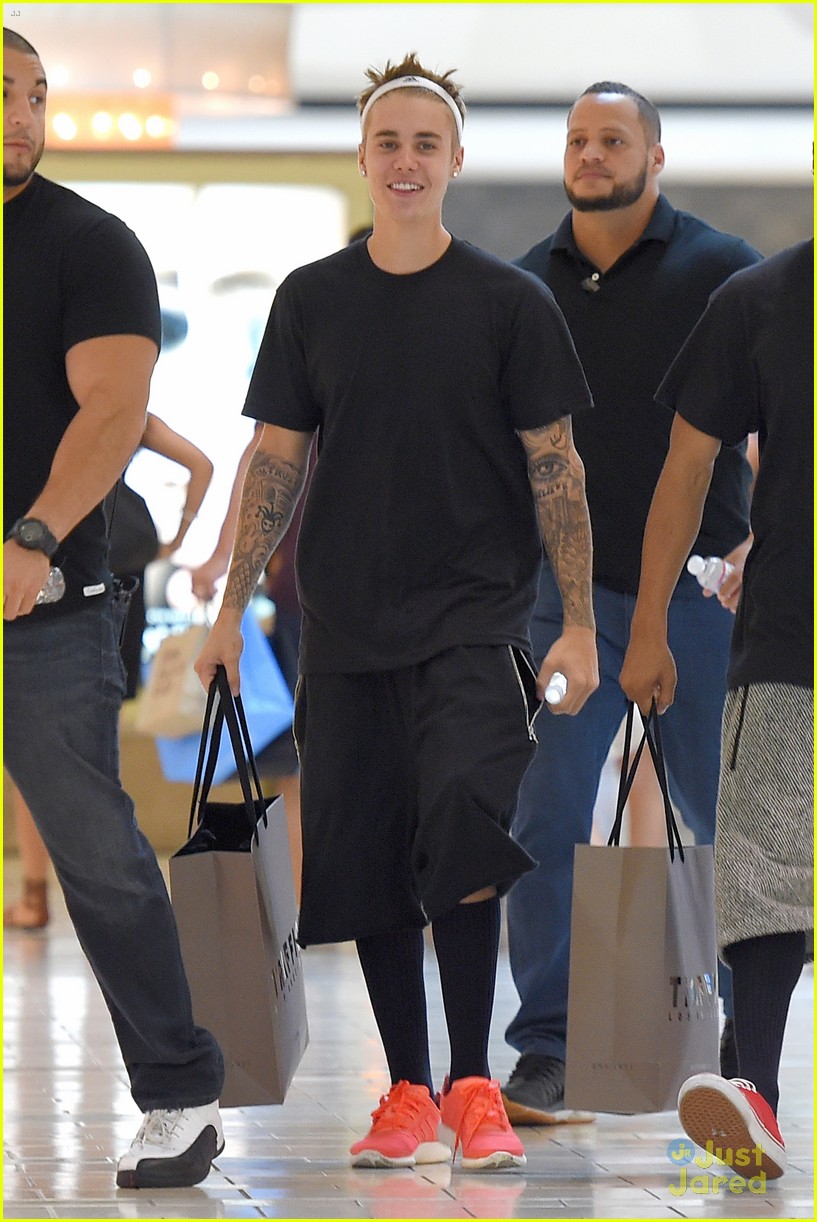 Justin Bieber Wears a Headband to the Mall | Photo 730420 - Photo ...