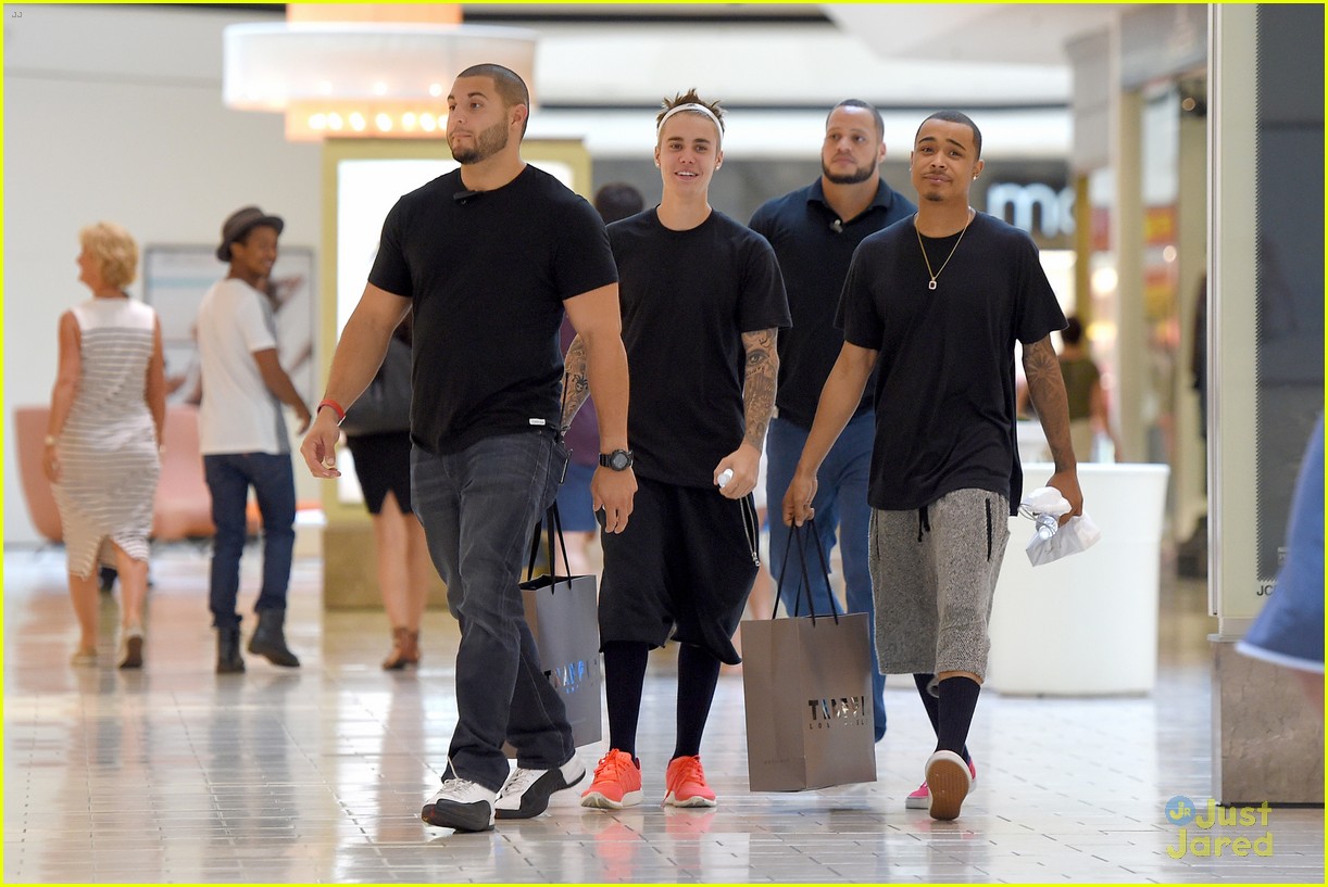 Justin Bieber Wears a Headband to the Mall | Photo 730423 - Photo ...