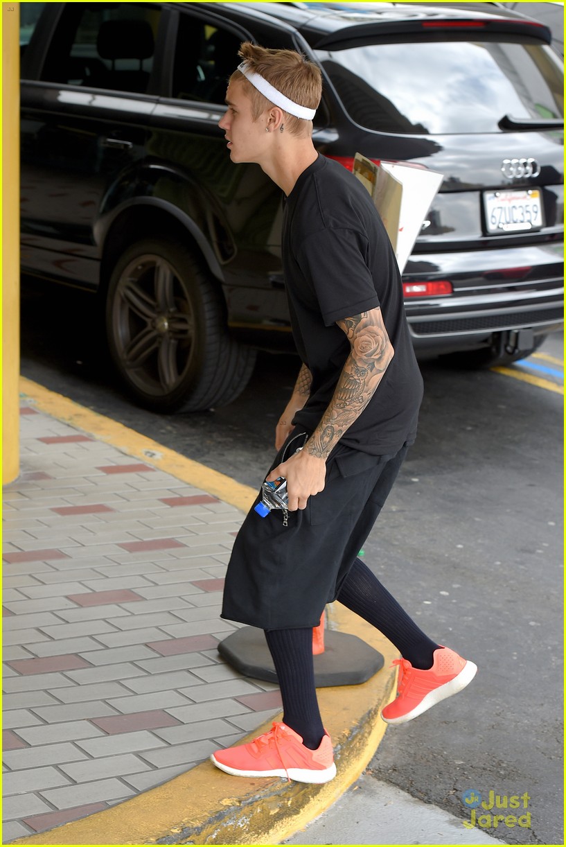 Justin Bieber Wears a Headband to the Mall | Photo 730428 - Photo ...