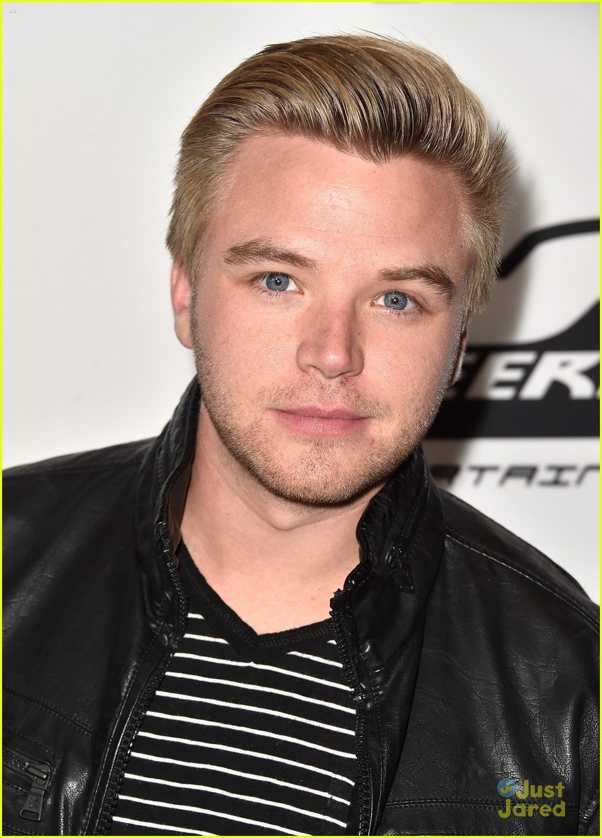 Brett Davern Checks Out 'On Any Sunday' Screening | Photo 733757 ...
