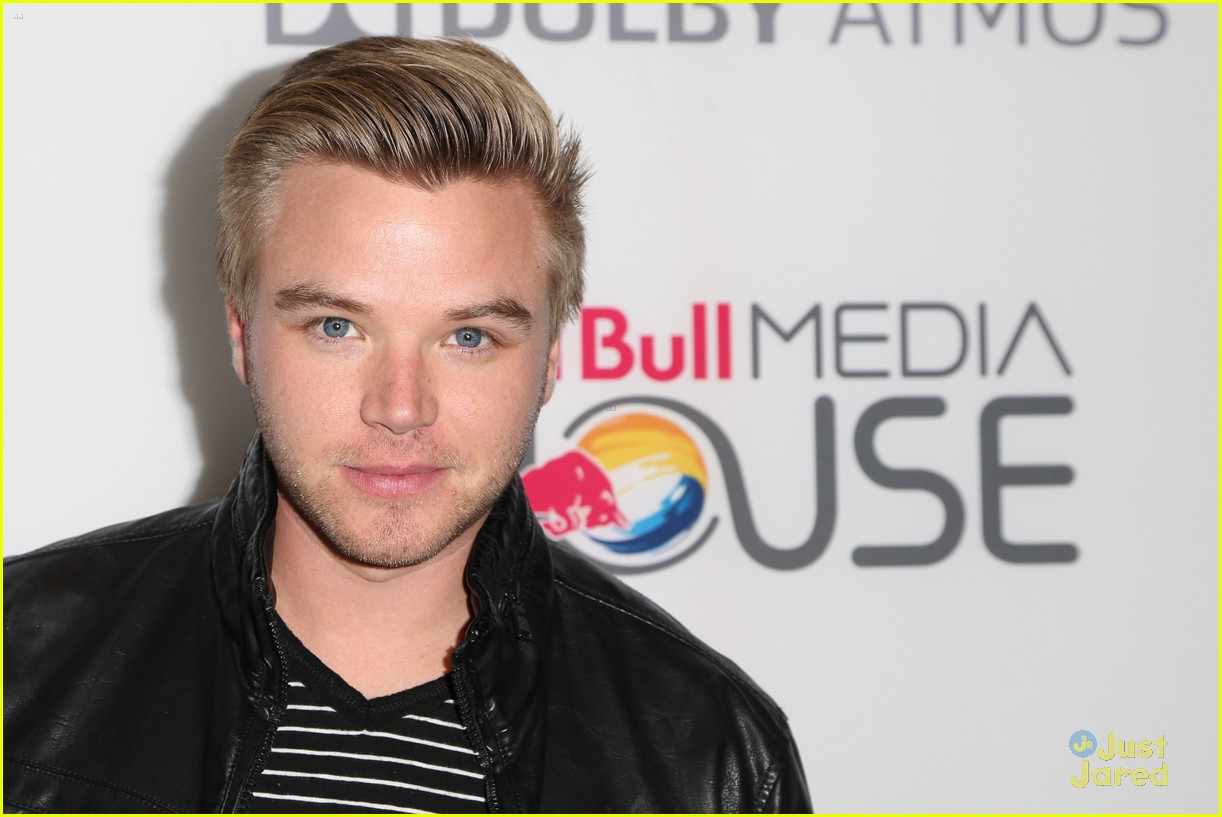 Brett Davern Checks Out 'On Any Sunday' Screening | Photo 733758 ...