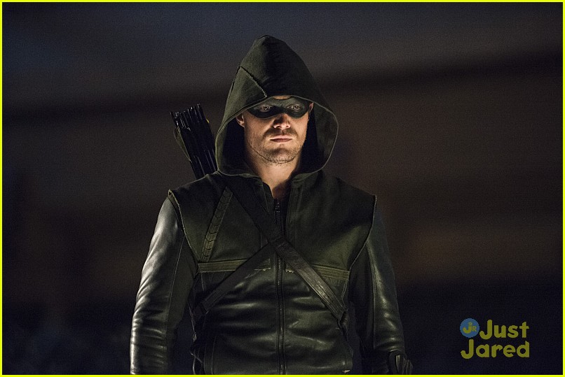 Red Arsenal Is Ready For The Fight In 'Arrow's Season Premiere - See ...