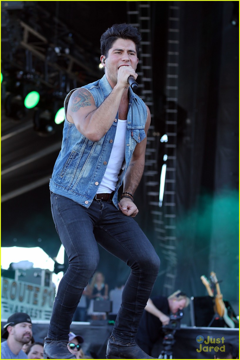 Dan & Shay Rock Out Vegas At Route 91 Festival | Photo 725813 - Photo ...