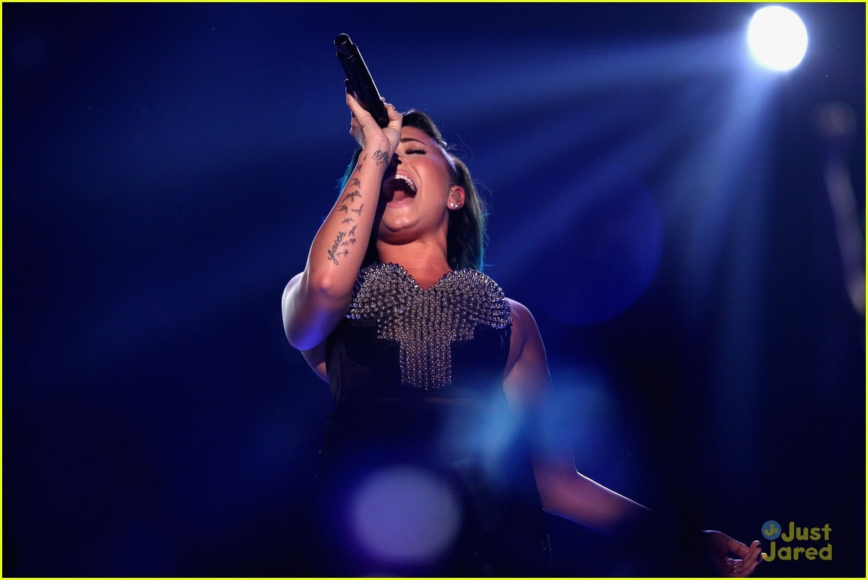 Full Sized Photo of demi lovatos boyfriend wilmer valderrama shows ...