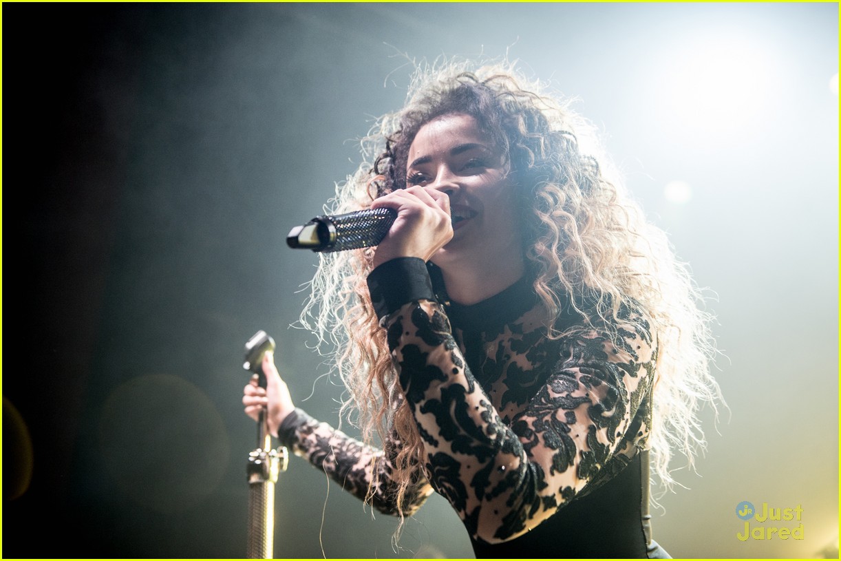 Singer Ella Eyre Says Nothing Is Like Playing Your Hometown | Photo ...