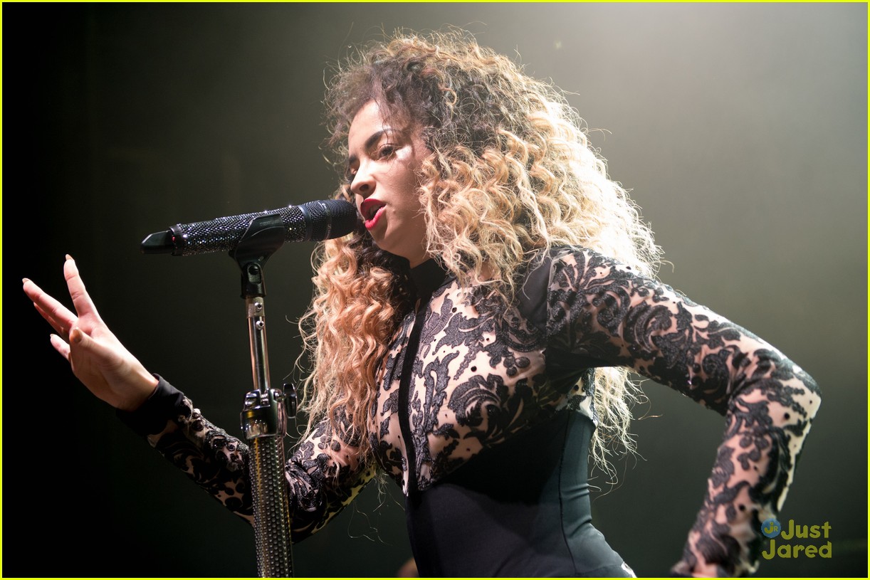 Singer Ella Eyre Says Nothing Is Like Playing Your Hometown | Photo ...
