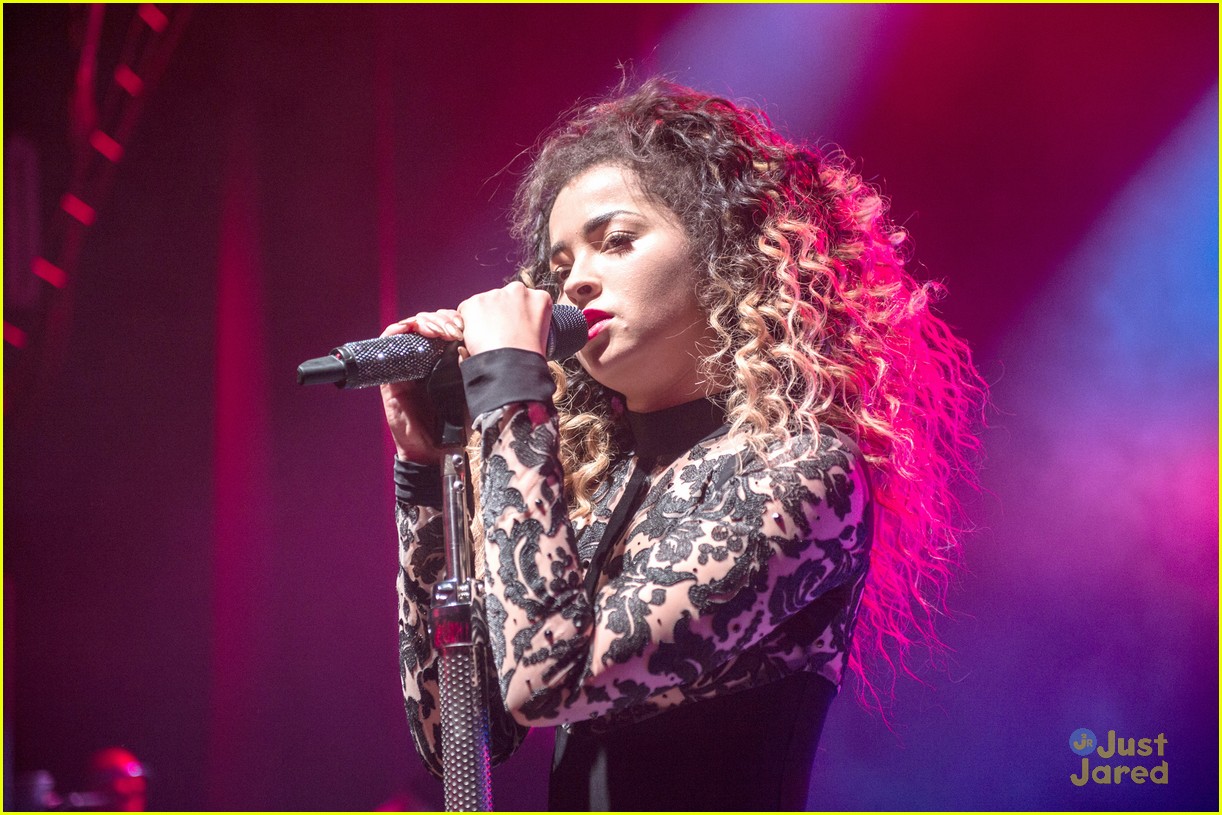 Singer Ella Eyre Says Nothing Is Like Playing Your Hometown | Photo ...