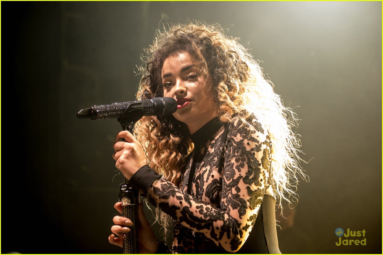 Singer Ella Eyre Says Nothing Is Like Playing Your Hometown | Photo ...