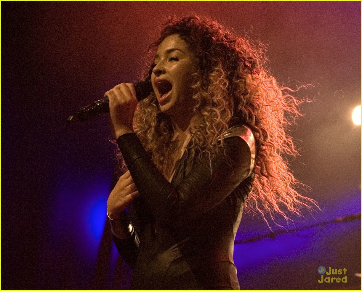Ella Eyre Takes England & Scotland by Storm | Photo 727243 - Photo ...
