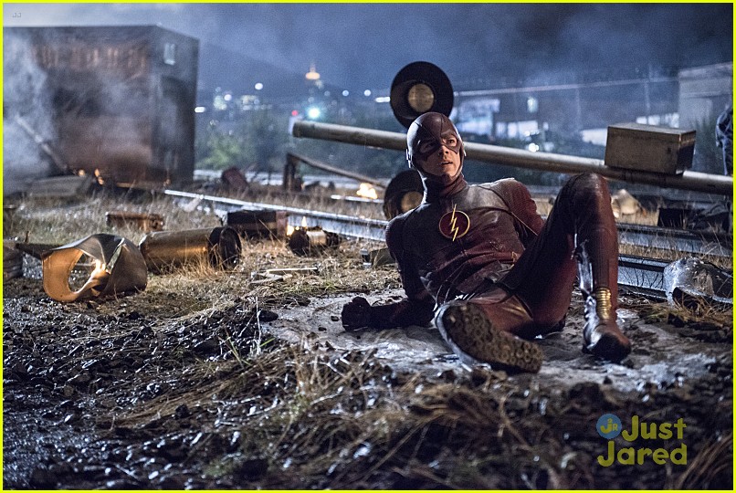 Full Sized Photo of felicity star labs the flash stills 11 | Felicity ...