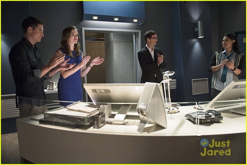 'The Flash' Can't Outrun The Past In Tonight's All-New Episode - See ...