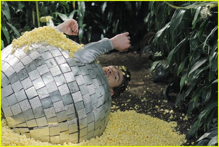 Logan & Lindy Have A Pumpkin Fight in 'I Didn't Do It' Halloween ...