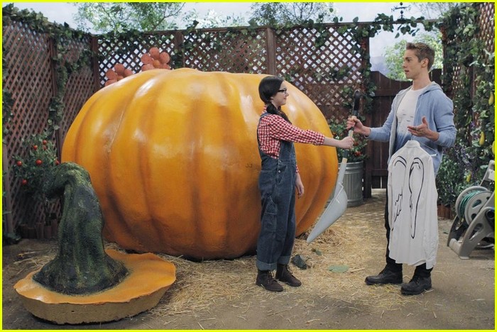 Full Sized Photo of i didnt do it pumpkin fight stills 07 | Logan ...