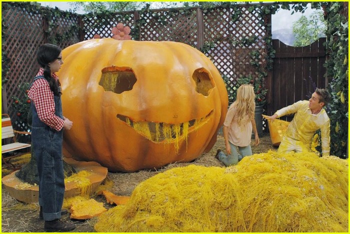 Full Sized Photo of i didnt do it pumpkin fight stills 14 | Logan ...