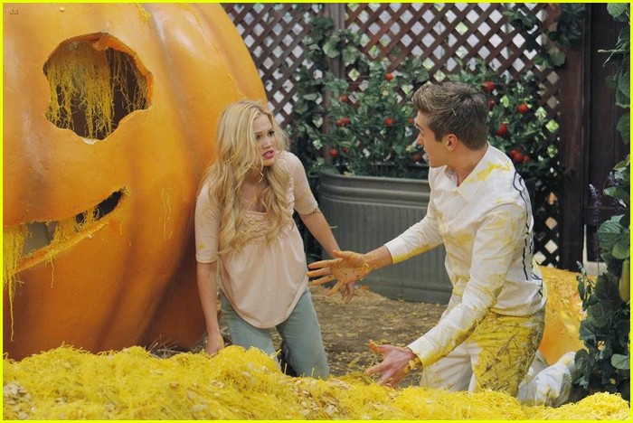 Full Sized Photo of i didnt do it pumpkin fight stills 15 | Logan ...