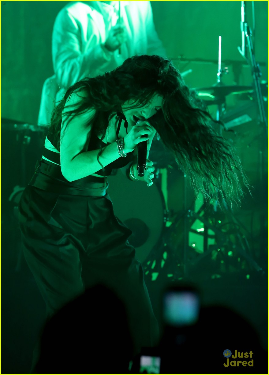 Lorde Performs In Vegas After Releasing Mockingjay Single | Photo ...