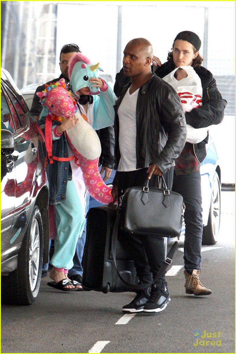 Only Miley Cyrus Can Pull Off Wearing a Unicorn Onesie | Photo 734053 ...