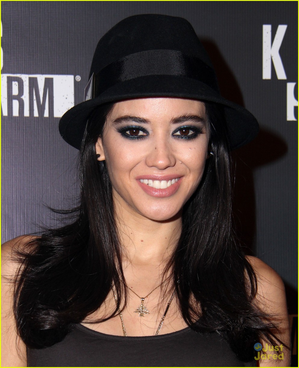 Full Sized Photo of piper curda sadie calvano edy ganem knotts scary ...