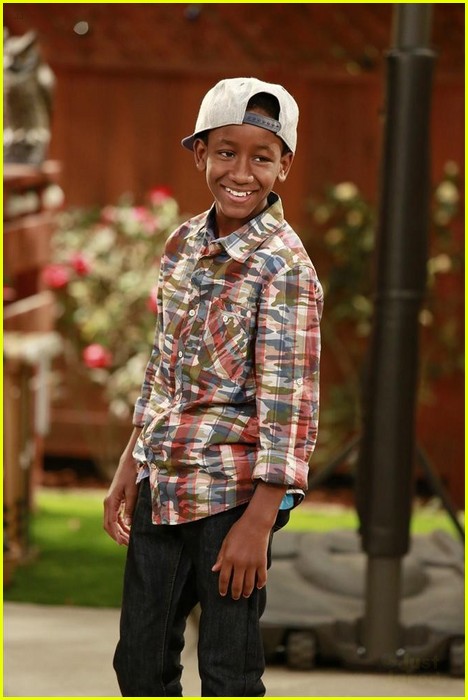 I Didn't Do It's Piper Curda Guest Stars on 'Liv & Maddie' - Watch An ...