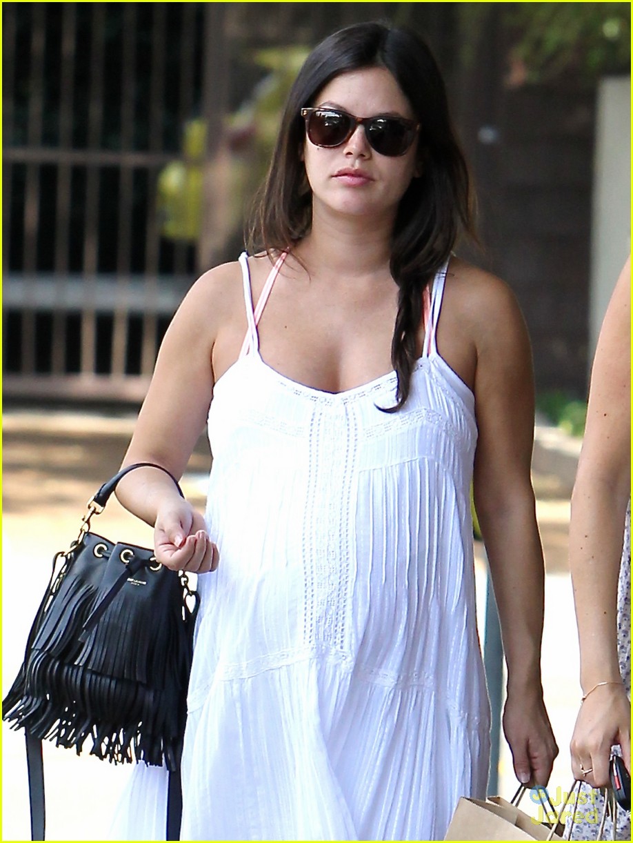 Rachel Bilson Does Some Retail Therapy Ahead of Baby's Birth | Photo ...