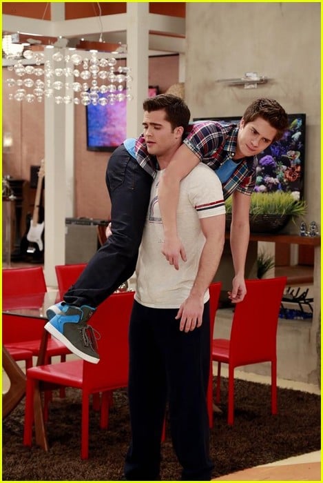It's Brother Versus Brother On 'Lab Rats' Tonight! | Photo 732328 ...
