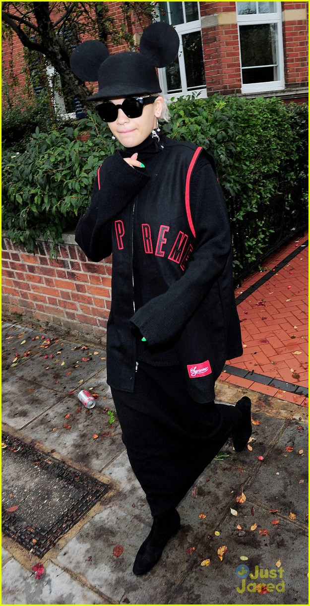 Rita Ora Shows Her Mickey Mouse Spirit During Date With Ricky Hilfiger ...