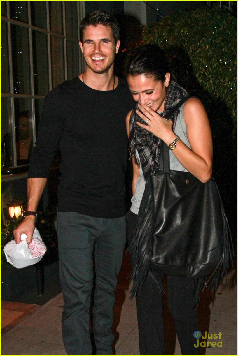 Robbie Amell On Fiancee Italia Ricci: 'She's An Incredible Actress ...