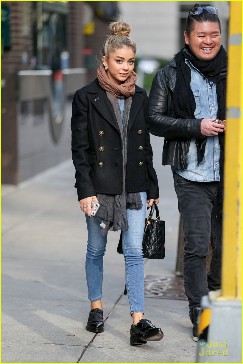 Sarah Hyland Shows Her Love for Animals in New York City | Photo 732800 ...