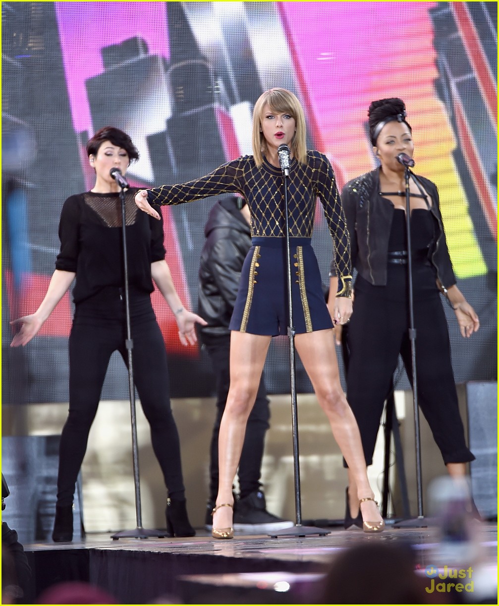 Taylor Swift Performs on 'Good Morning America' & Teases a '1989' Tour ...