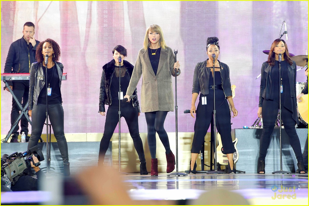 Taylor Swift Performs on 'Good Morning America' & Teases a '1989' Tour ...