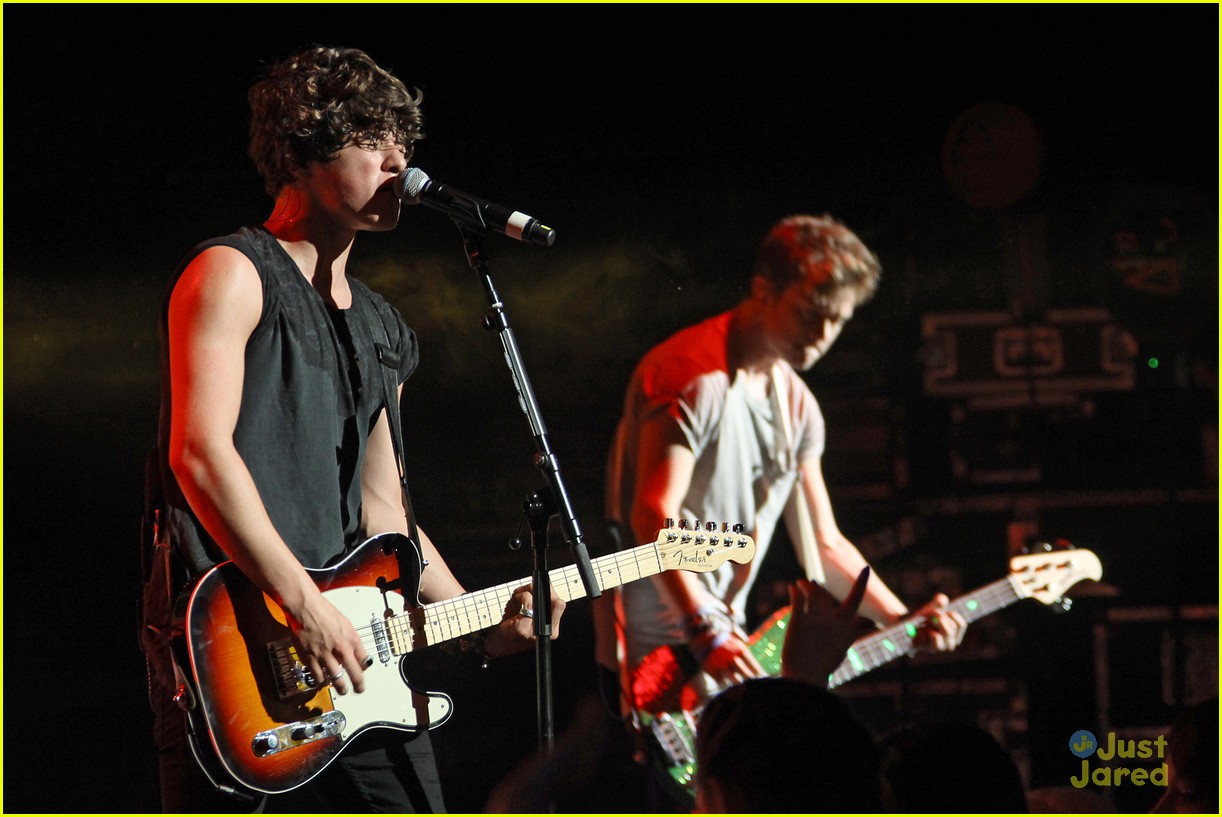 The Vamps Host 'Oh Cecilia' Sing-A-Long At Hammersmith Apollo - Watch ...