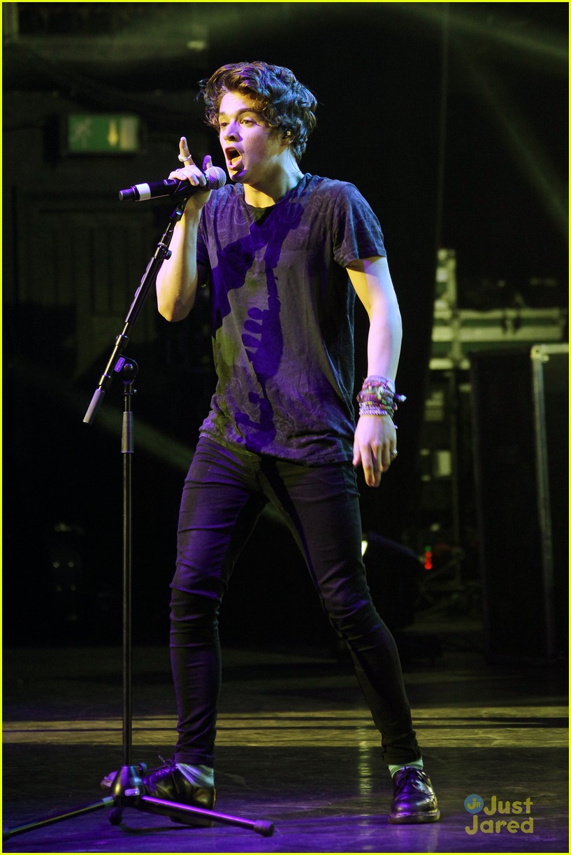 The Vamps Host 'Oh Cecilia' Sing-A-Long At Hammersmith Apollo - Watch ...