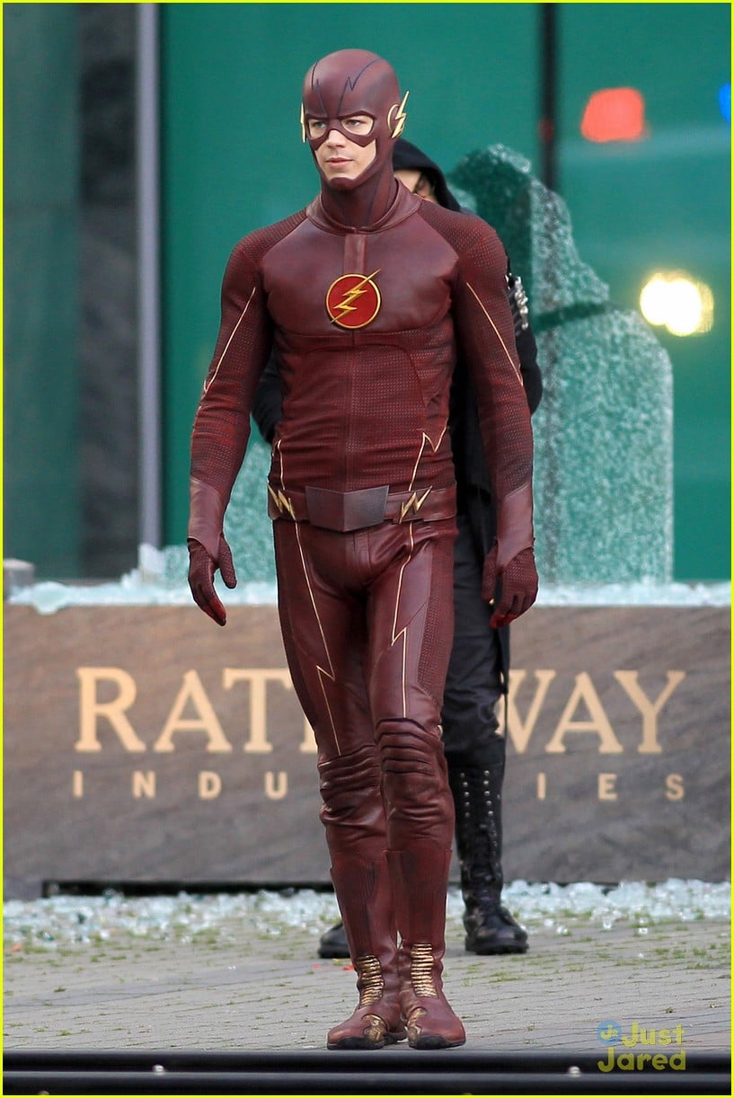 Spoilers First Look At Andy Mientus As The Flashs Pied Piper