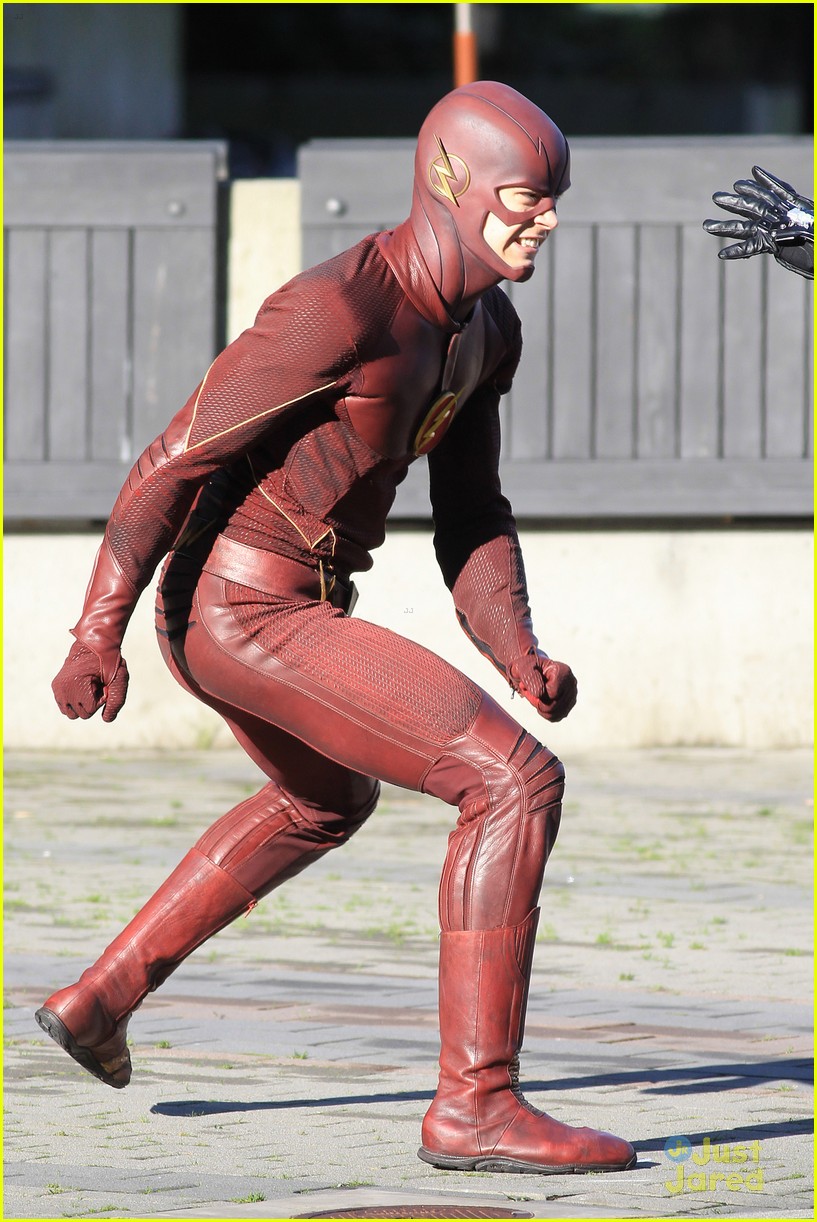 Spoilers! First Look At Andy Mientus As 'The Flash's Pied Piper ...