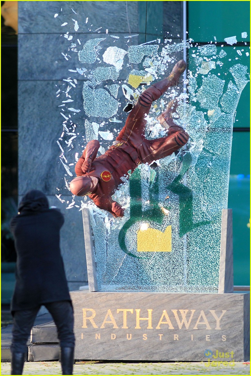 Full Sized Photo of andy meintus grant gustin pied piper flash set 15 ...