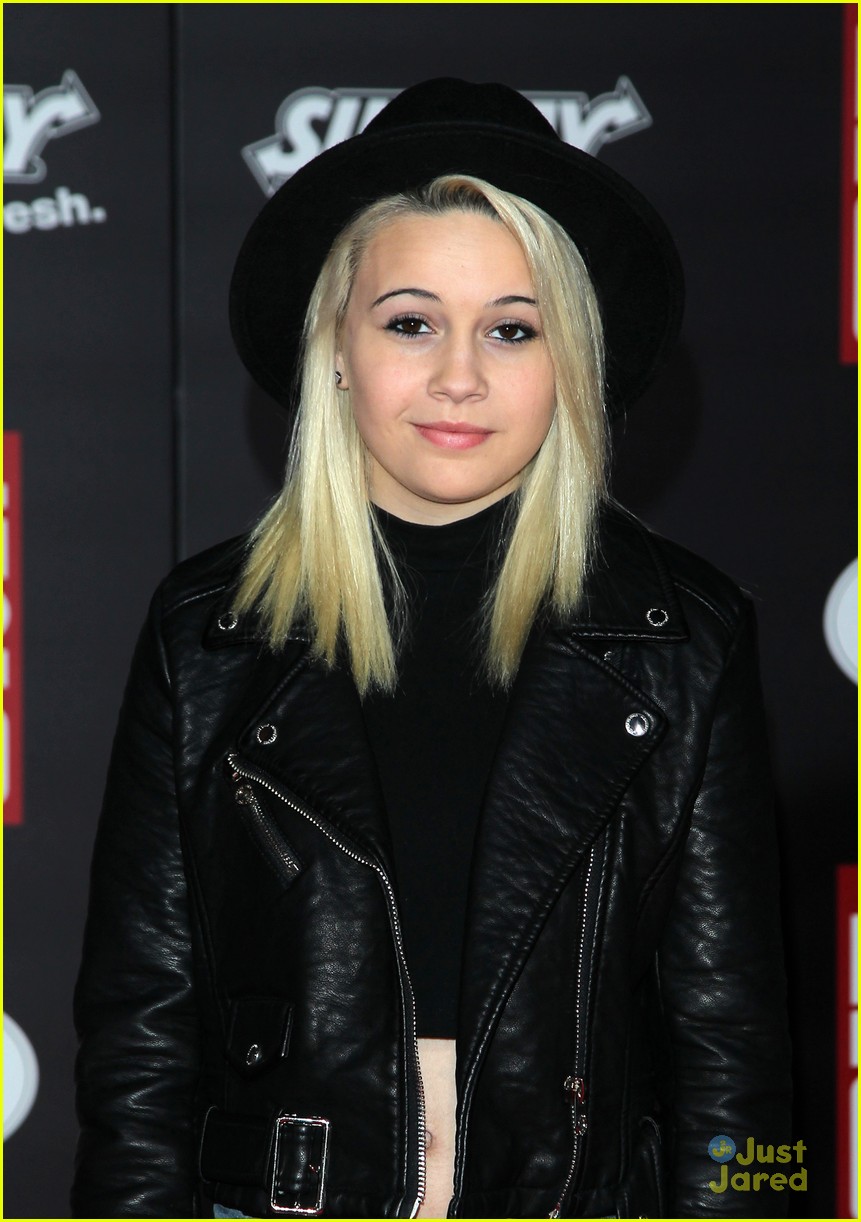 Hayden Byerly & Jonathan Bennett Check Out The Superheroes of 'Big Hero ...