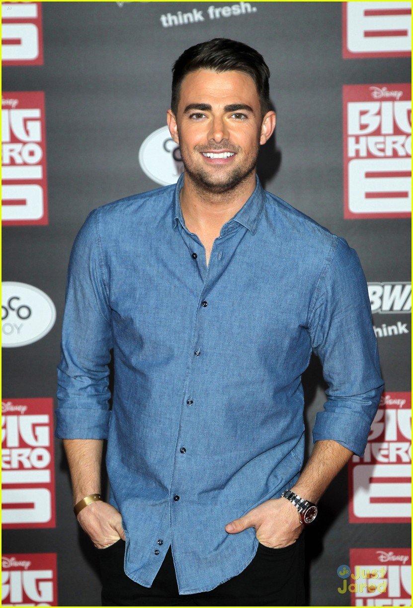 Hayden Byerly & Jonathan Bennett Check Out The Superheroes of 'Big Hero ...