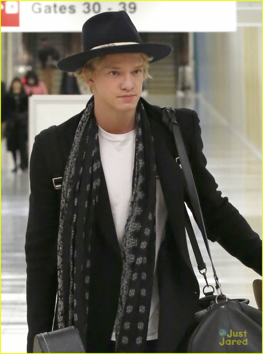 Cody Simpson Wants To Bring Old Fashioned Romance Back | Photo 740226 ...