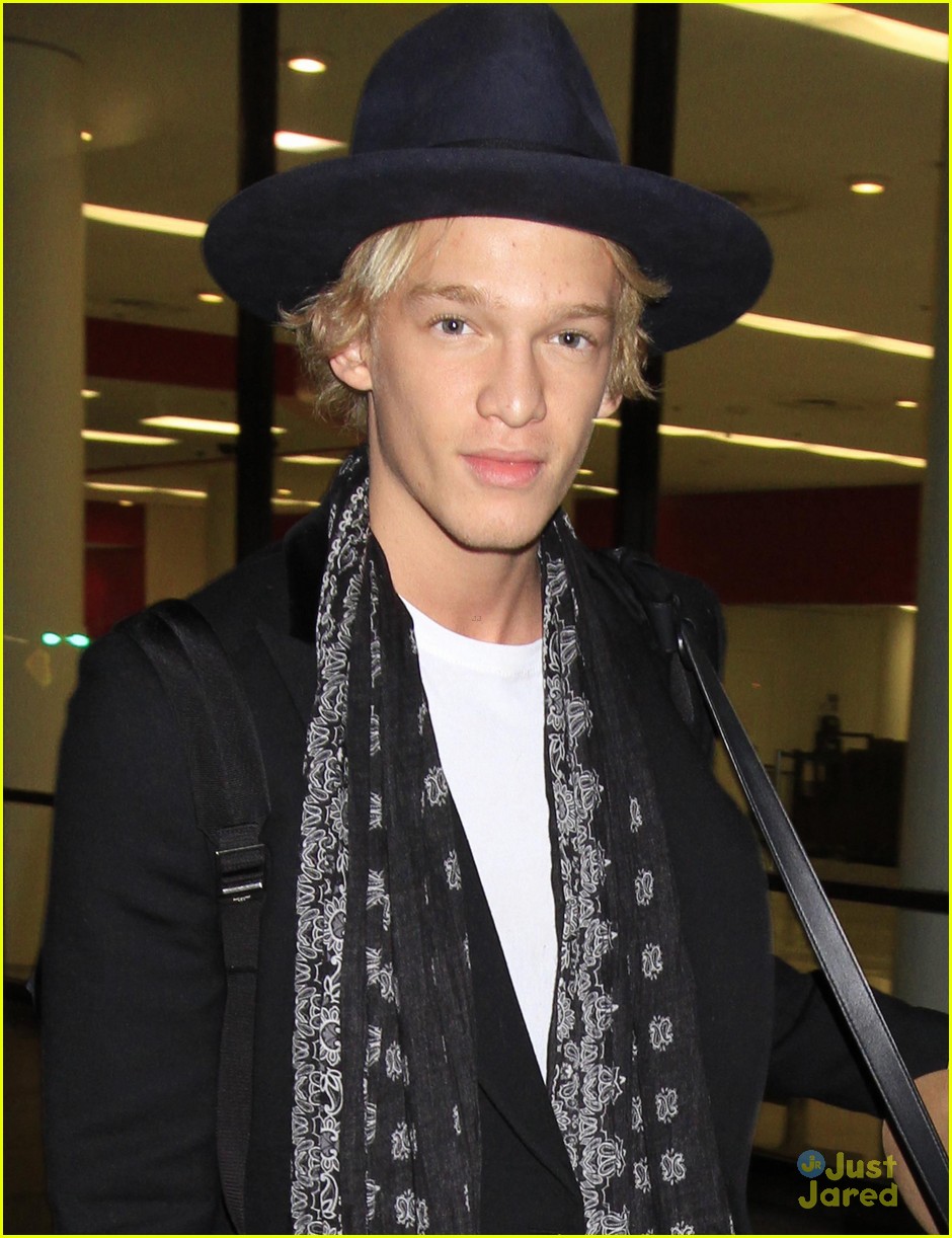 Cody Simpson Wants To Bring Old Fashioned Romance Back | Photo 740229 ...