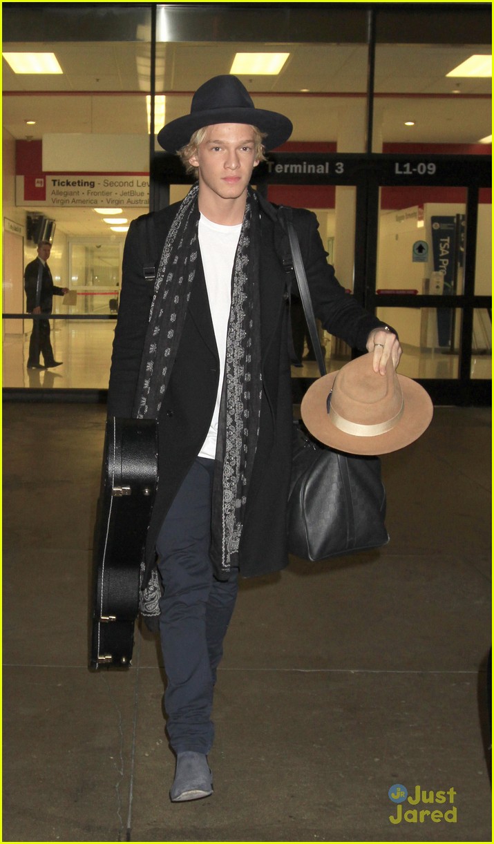 Cody Simpson Wants To Bring Old Fashioned Romance Back | Photo 740230 ...
