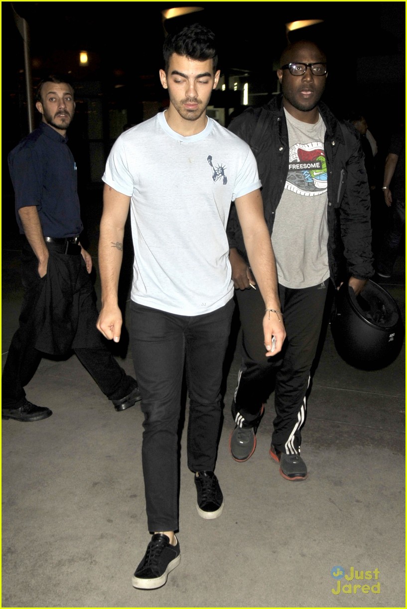 Joe Jonas Had His 'Mind Blown' After Seeing 'Interstellar' | Photo ...