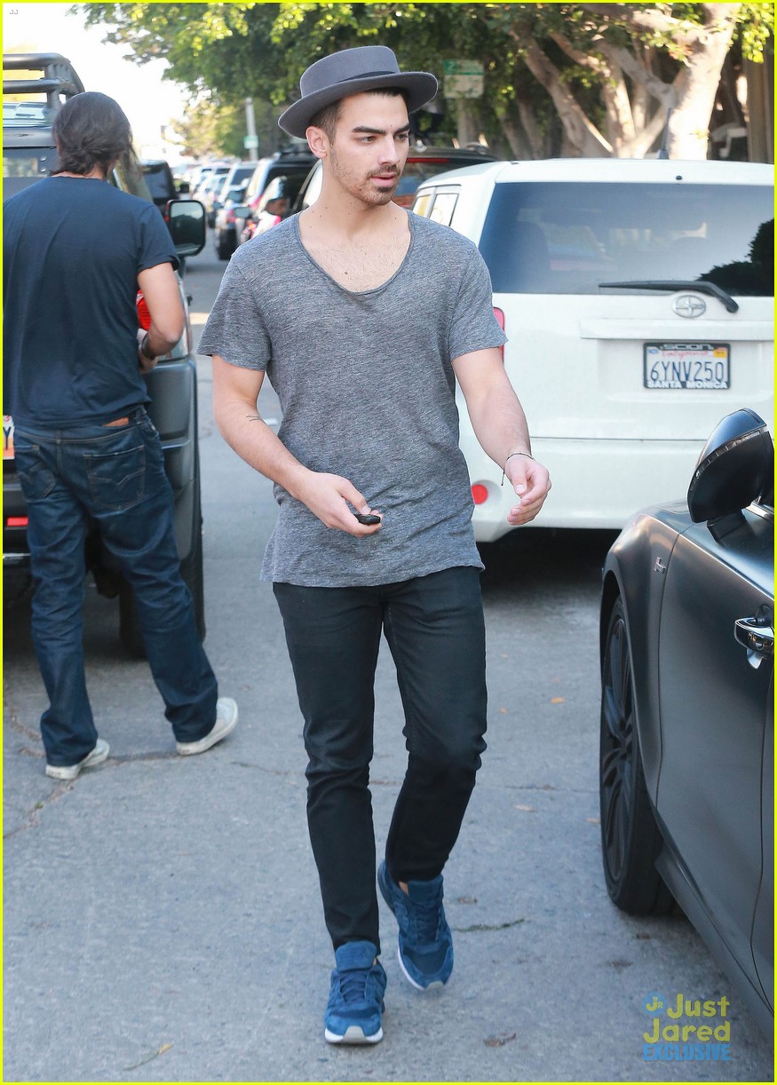 Joe Jonas Urges Fans to 'Get On His Level' & Buy Brother Nick's Album ...