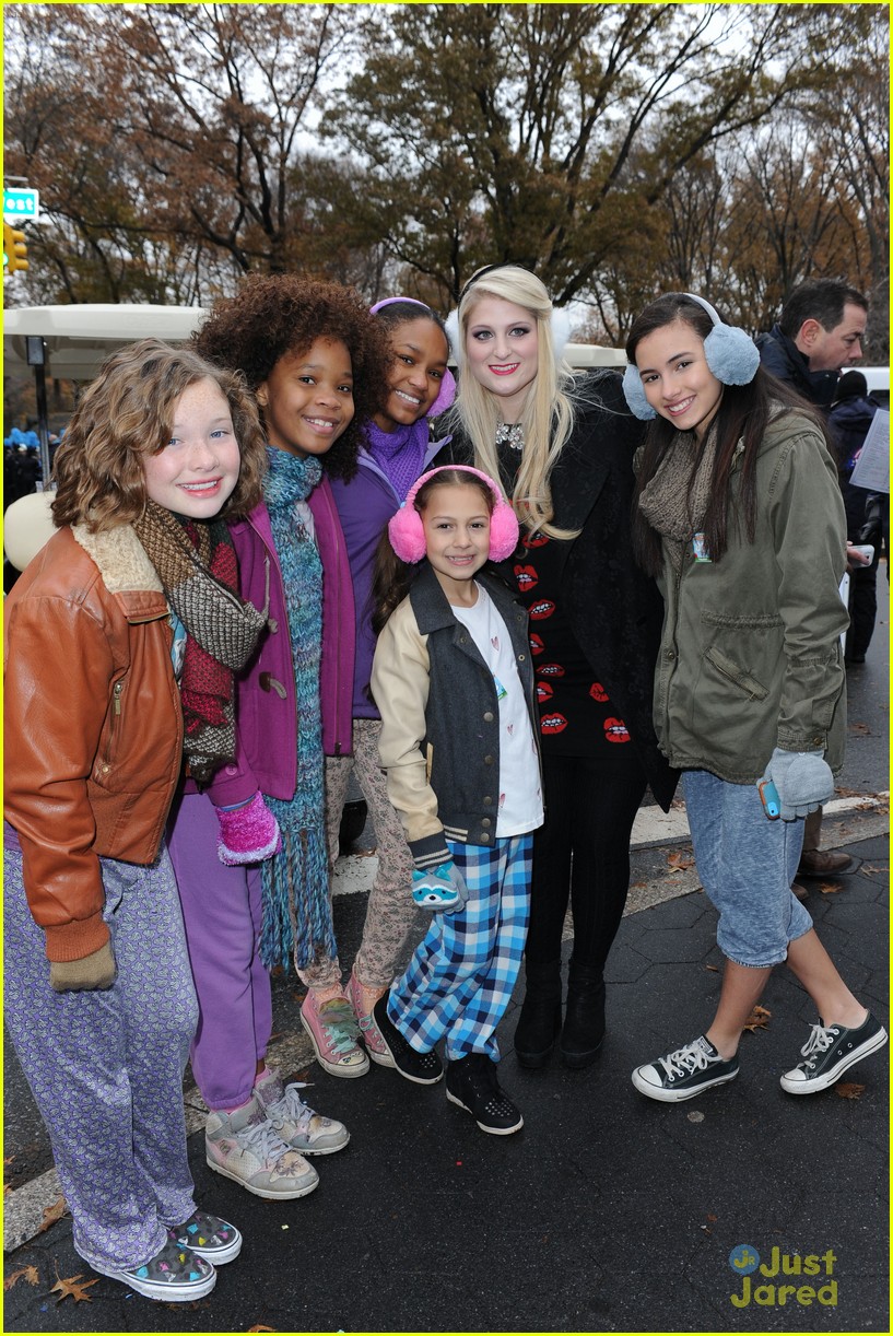 Full Sized Photo of quvenzhane wallis annie kids perform on the parade ...