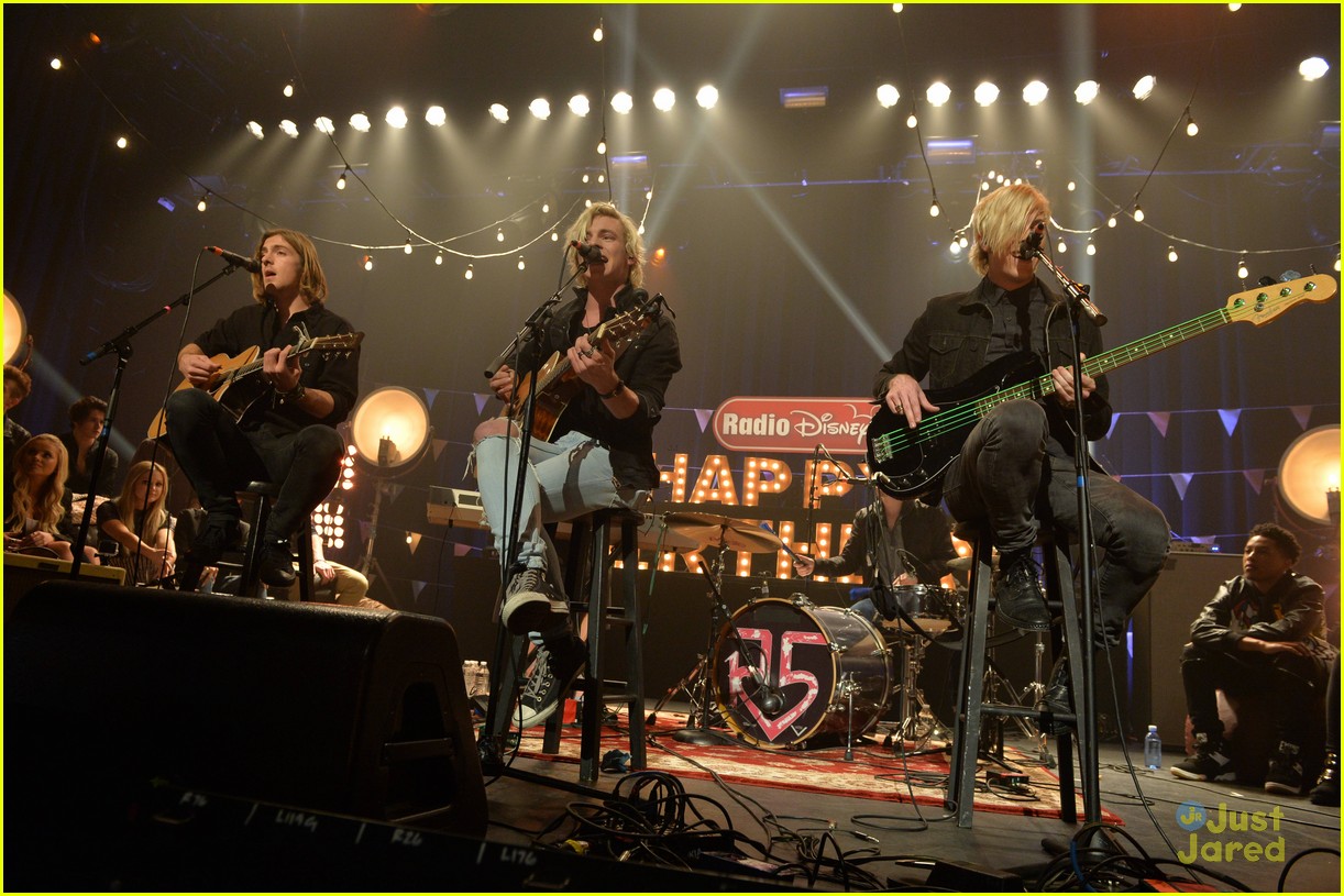 R5 Definitely Made Us Smile at Radio Disney's Family VIP Birthday - See ...