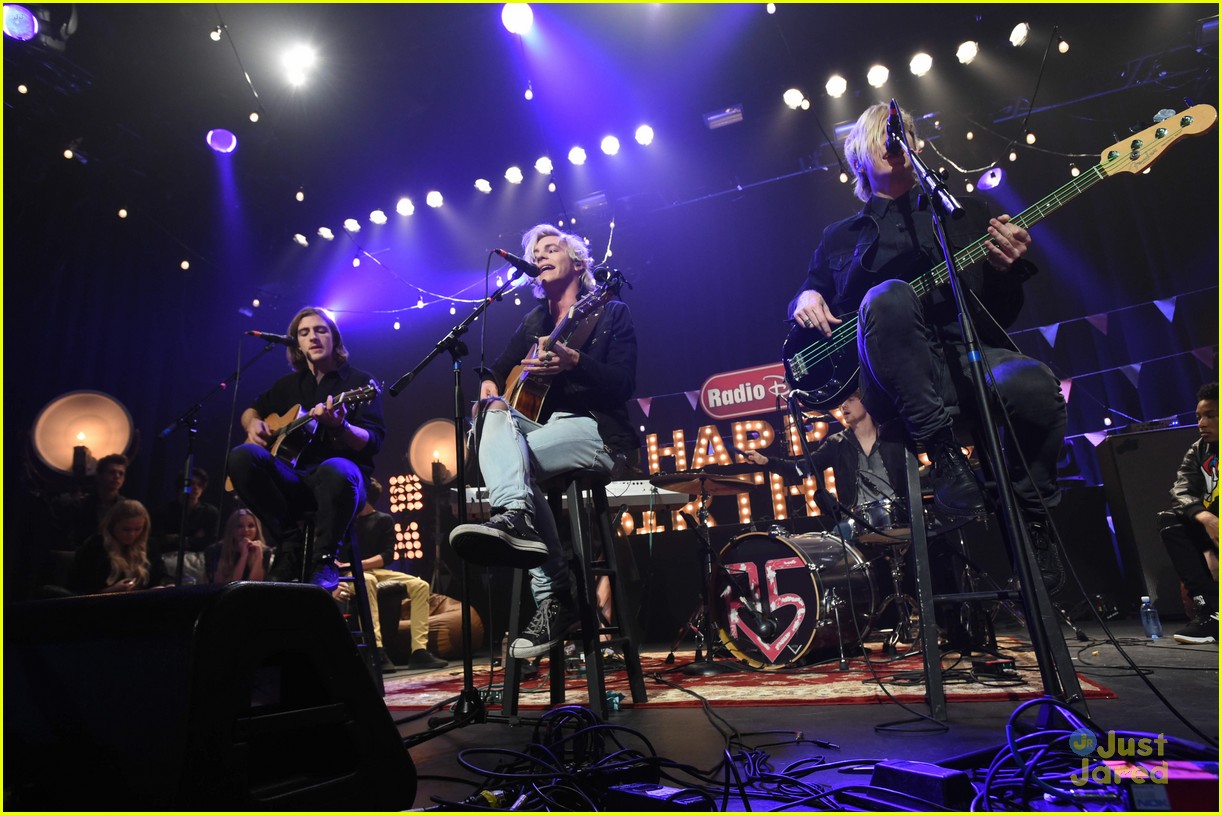 R5 Definitely Made Us Smile at Radio Disney's Family VIP Birthday - See ...