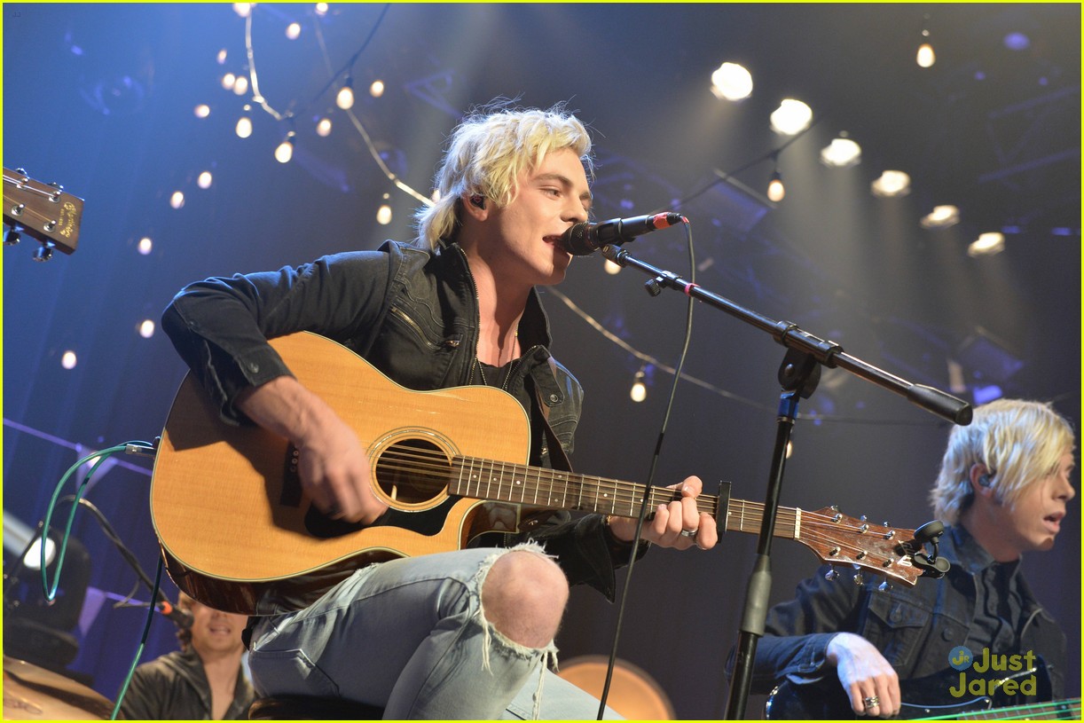 R5 Definitely Made Us Smile at Radio Disney's Family VIP Birthday - See ...