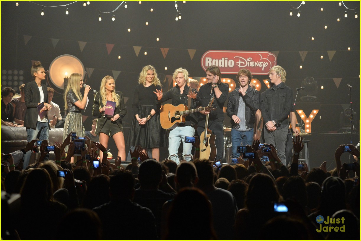 R5 Definitely Made Us Smile at Radio Disney's Family VIP Birthday - See ...