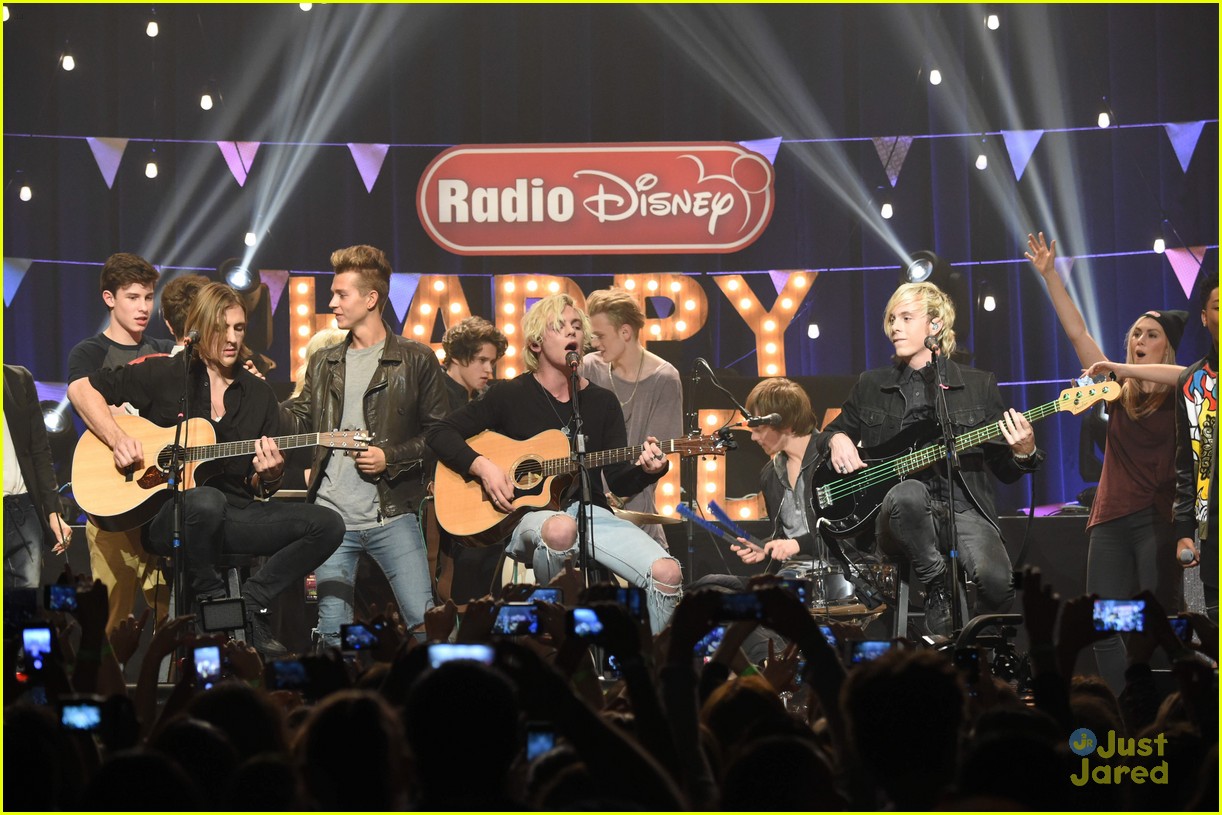 R5 Definitely Made Us Smile at Radio Disney's Family VIP Birthday - See ...